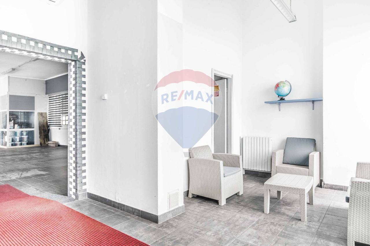 Negozio in vendita a Cavaria Con Premezzo
