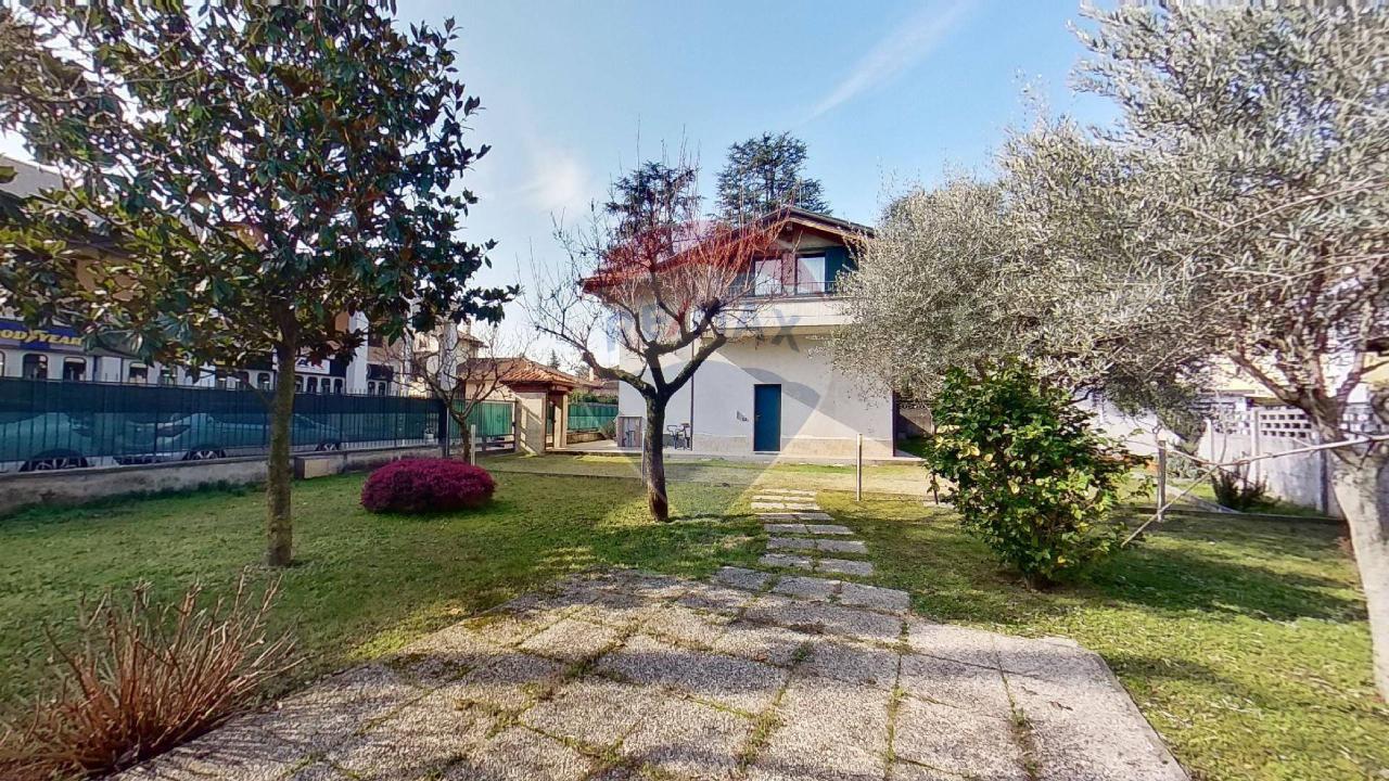 Villa in vendita a Busto Arsizio
