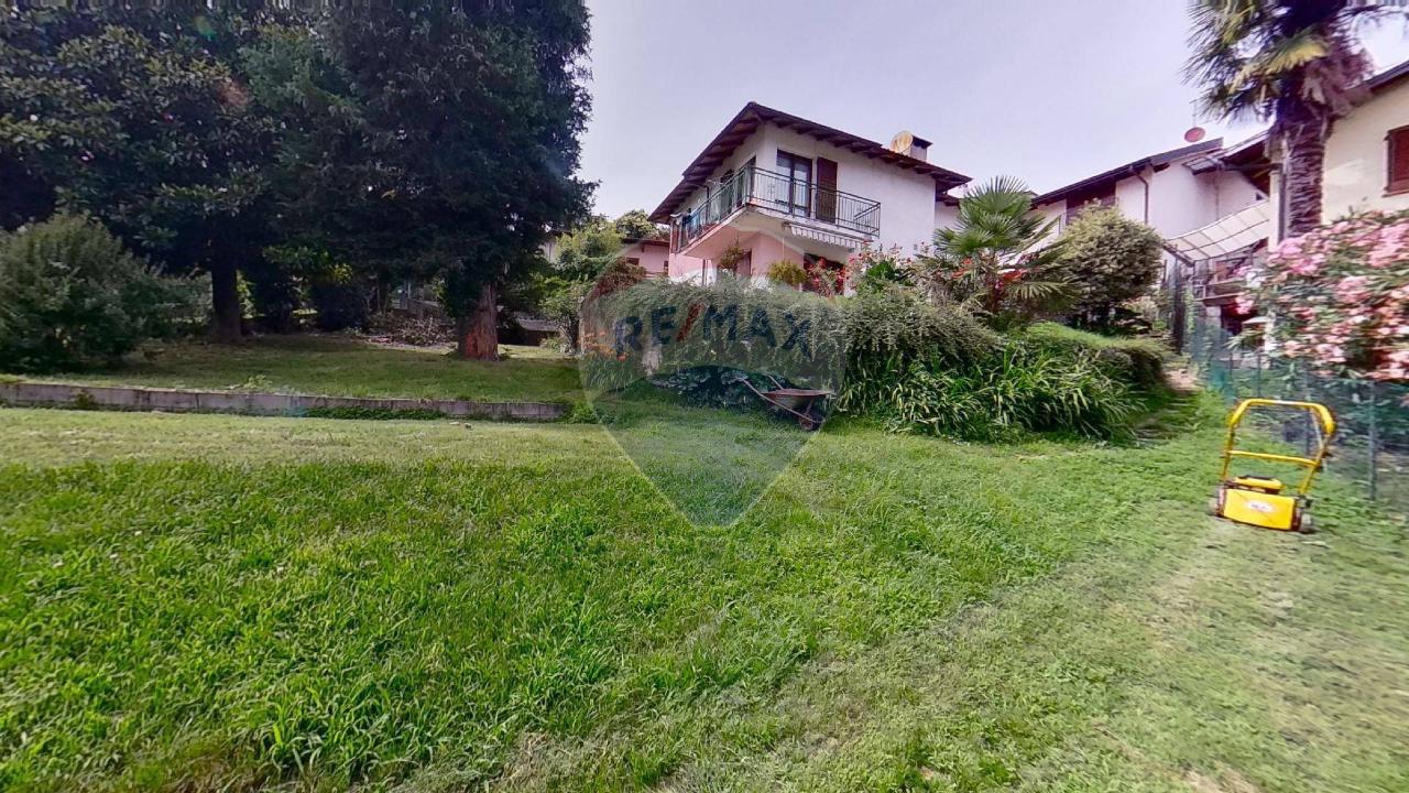 Villa in vendita a Laveno Mombello