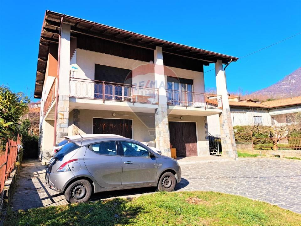 Villa in vendita a Laveno Mombello