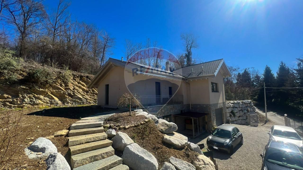 Villa in vendita a Leggiuno