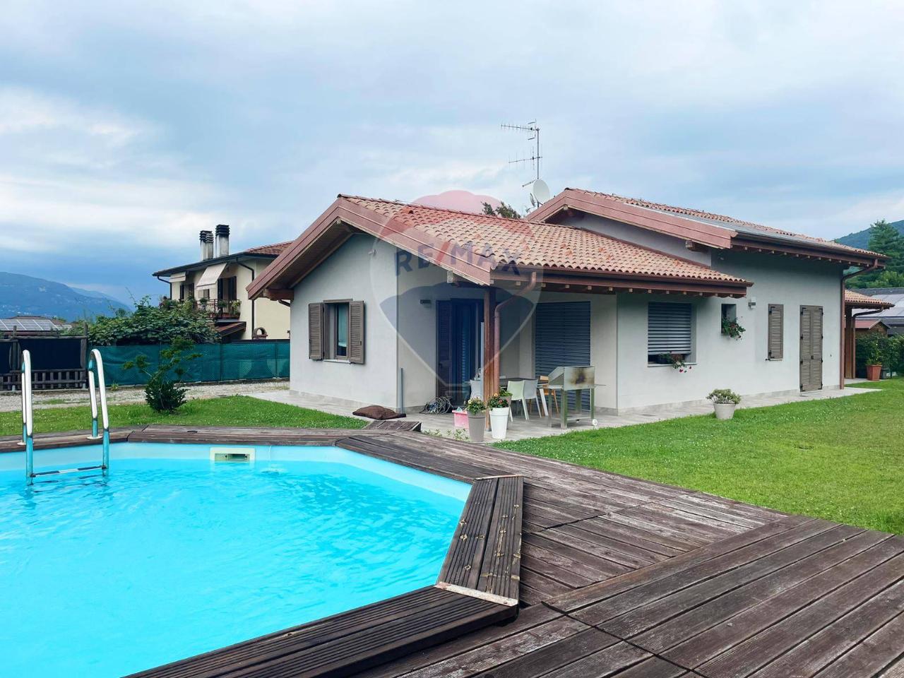 Villa in vendita a Castelveccana