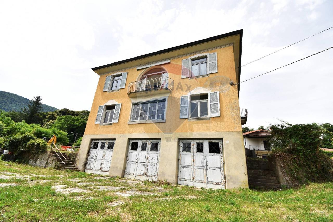 Casa indipendente in vendita a Lavena Ponte Tresa