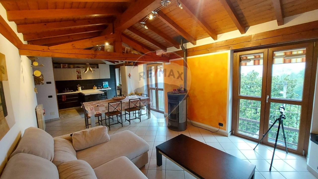 Casa indipendente in vendita a Gemonio