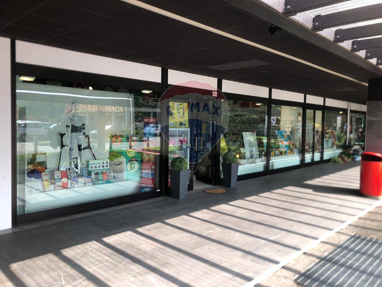 Esercizio commerciale in vendita a Cocquio Trevisago