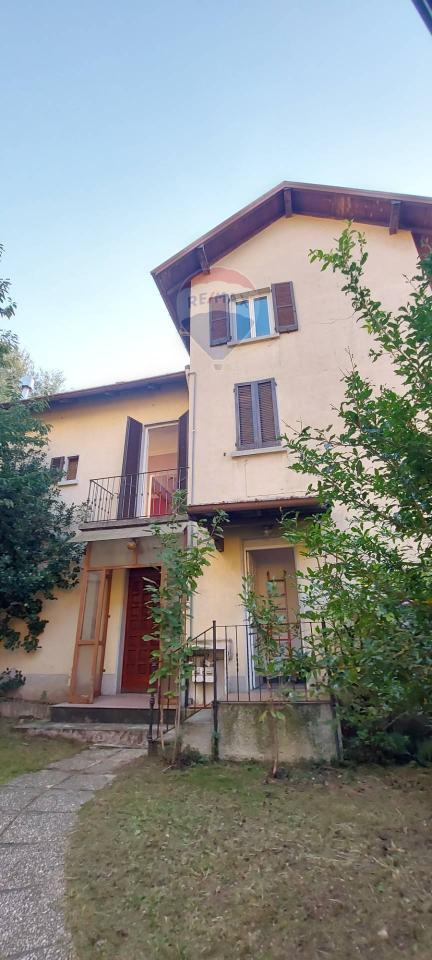 Casa indipendente in vendita a Gemonio