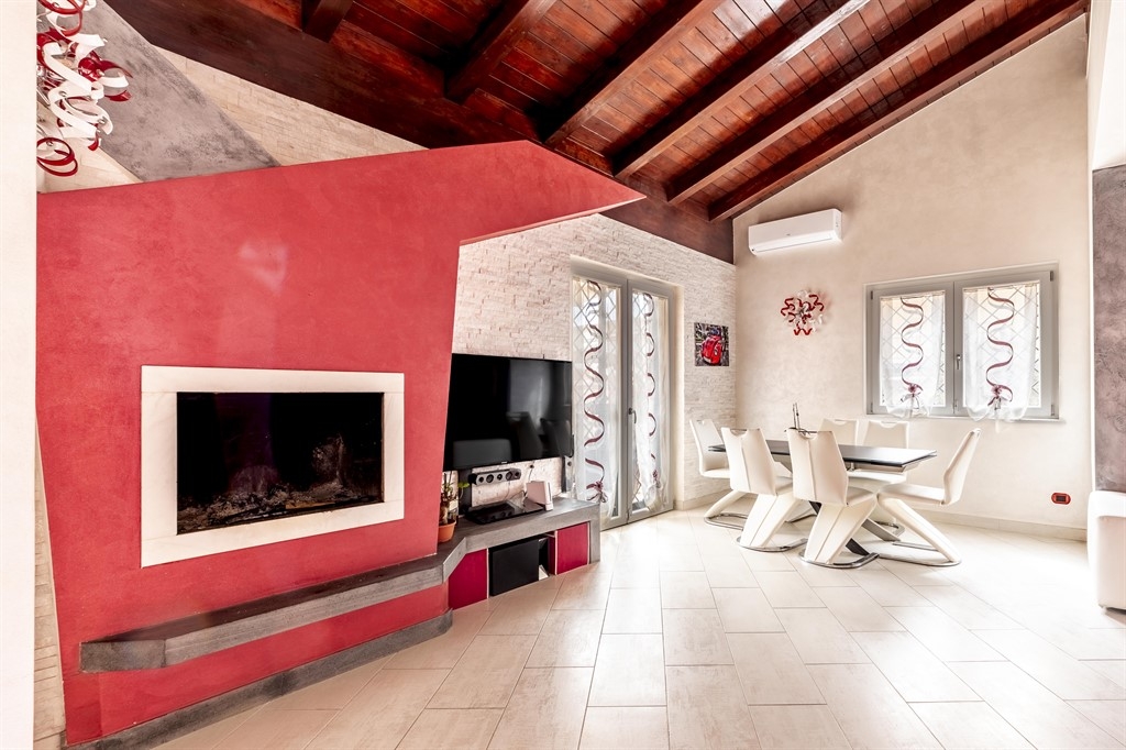 Villa bifamiliare in vendita a Roma