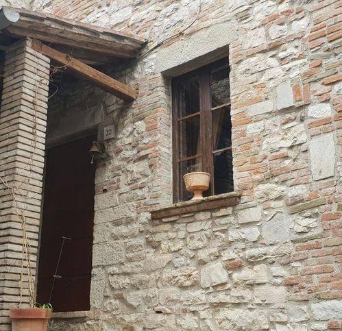 Appartamento in vendita a Baschi