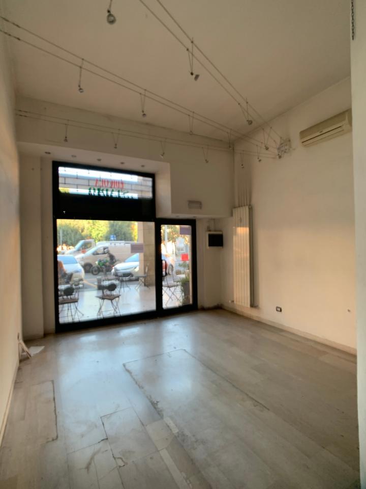 Palazzina commerciale in affitto a Bologna