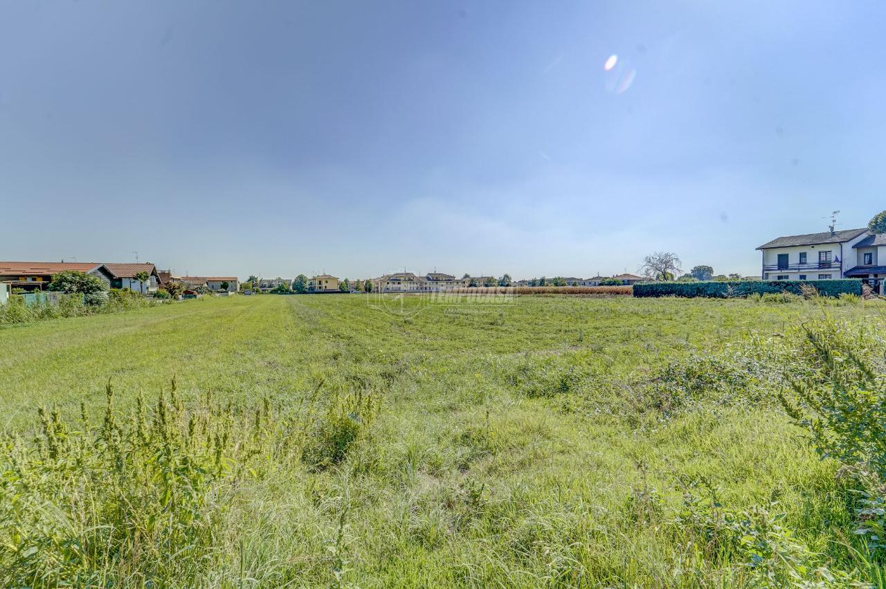 Terreno edificabile in vendita a Cameri