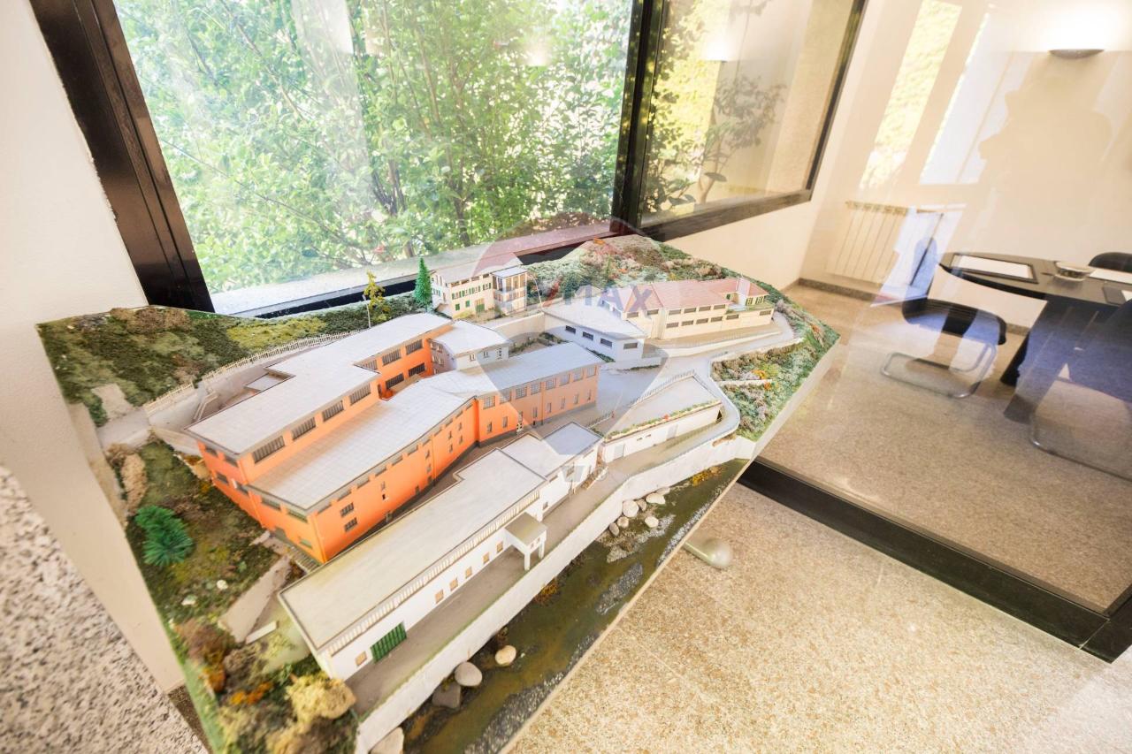 Capannone in vendita a Genova