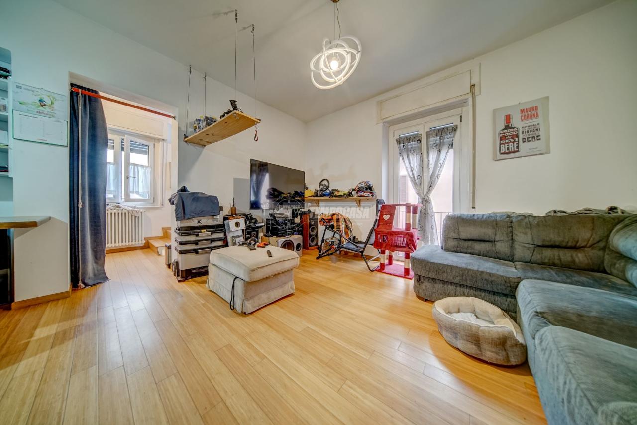 Bilocale, Travedona-Monate