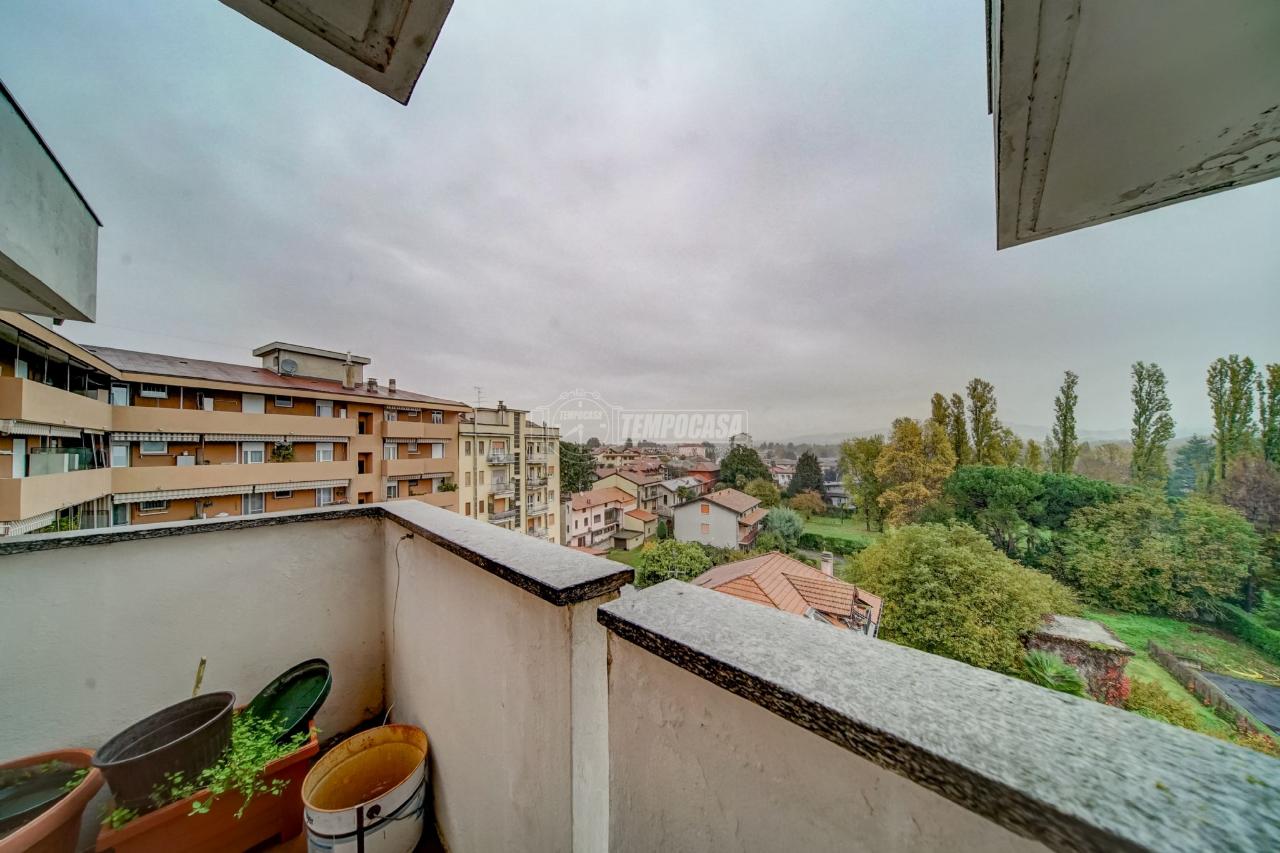 Appartamento in vendita a Angera