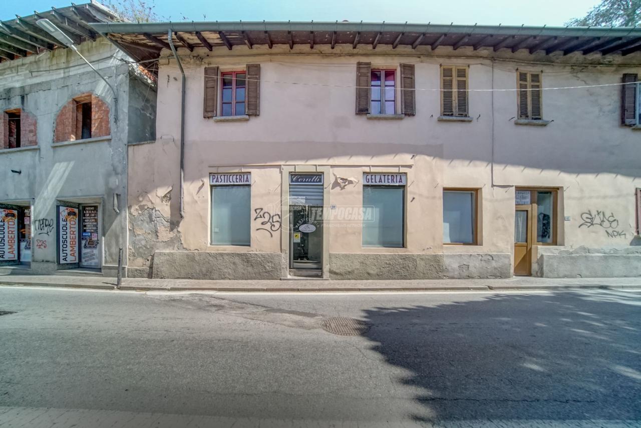 Negozio in vendita a Travedona Monate