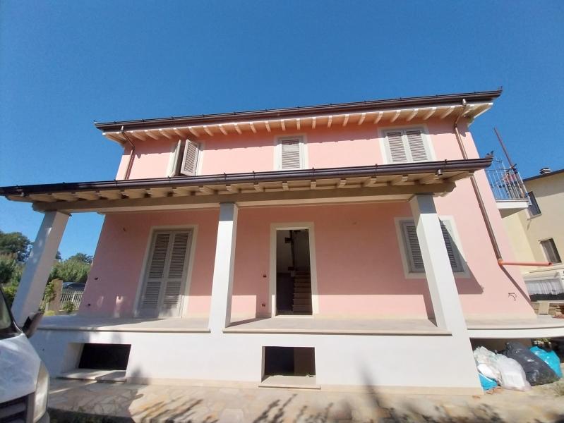 Casa indipendente in vendita a Camaiore
