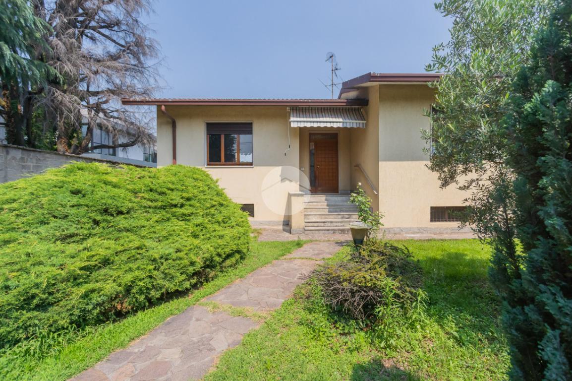 Villa in vendita a Macherio