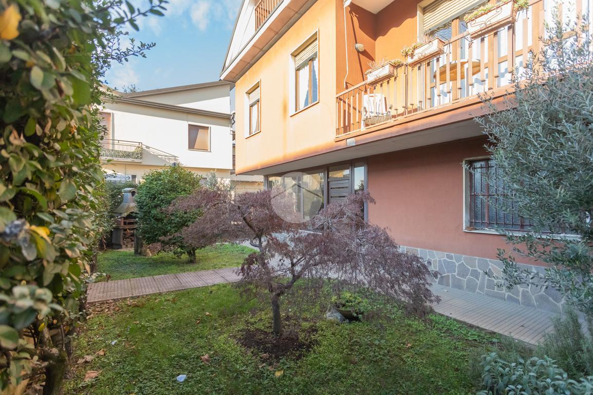 Villa in vendita a Macherio