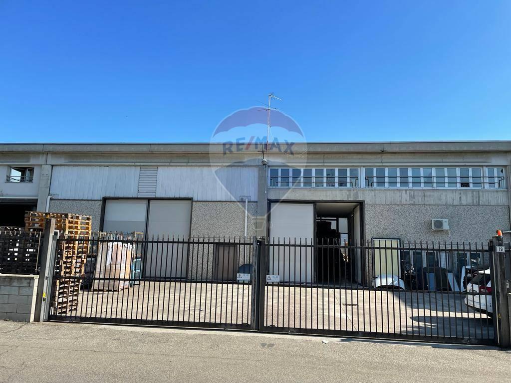 Capannone in vendita a Pogliano Milanese