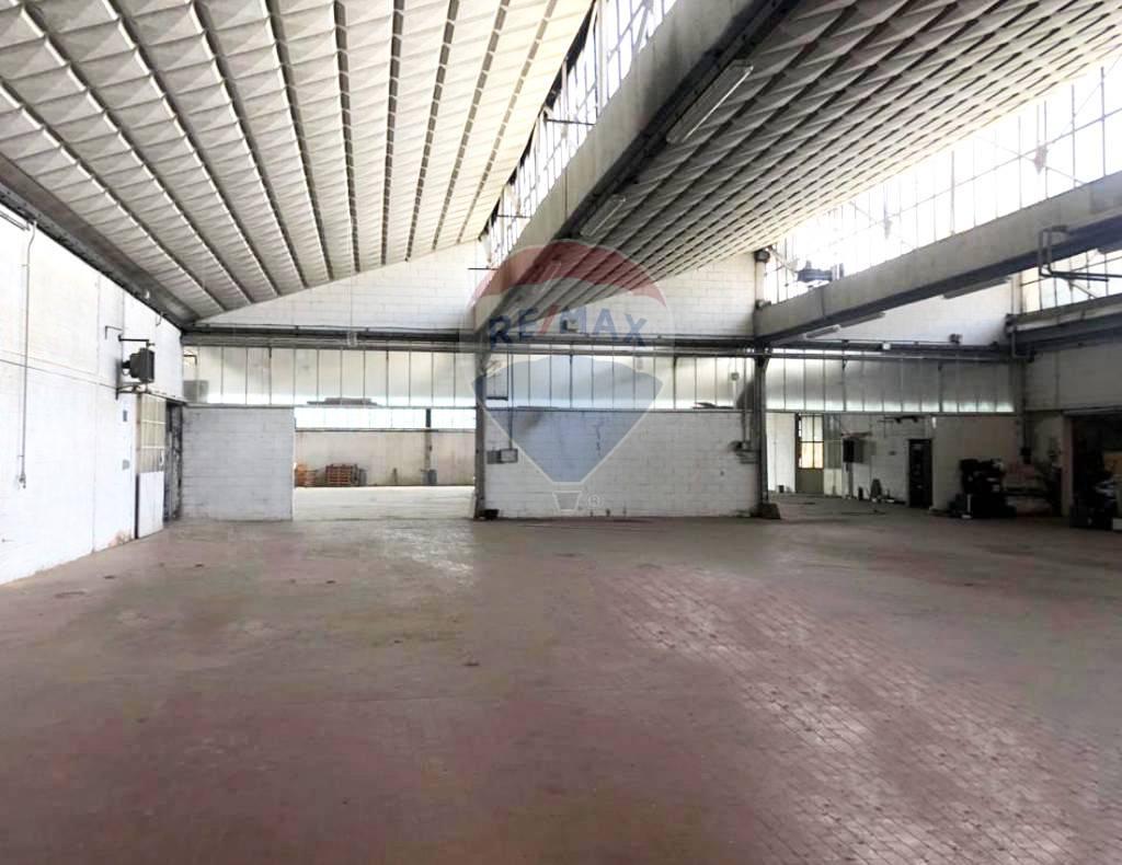 Capannone in affitto a Meda