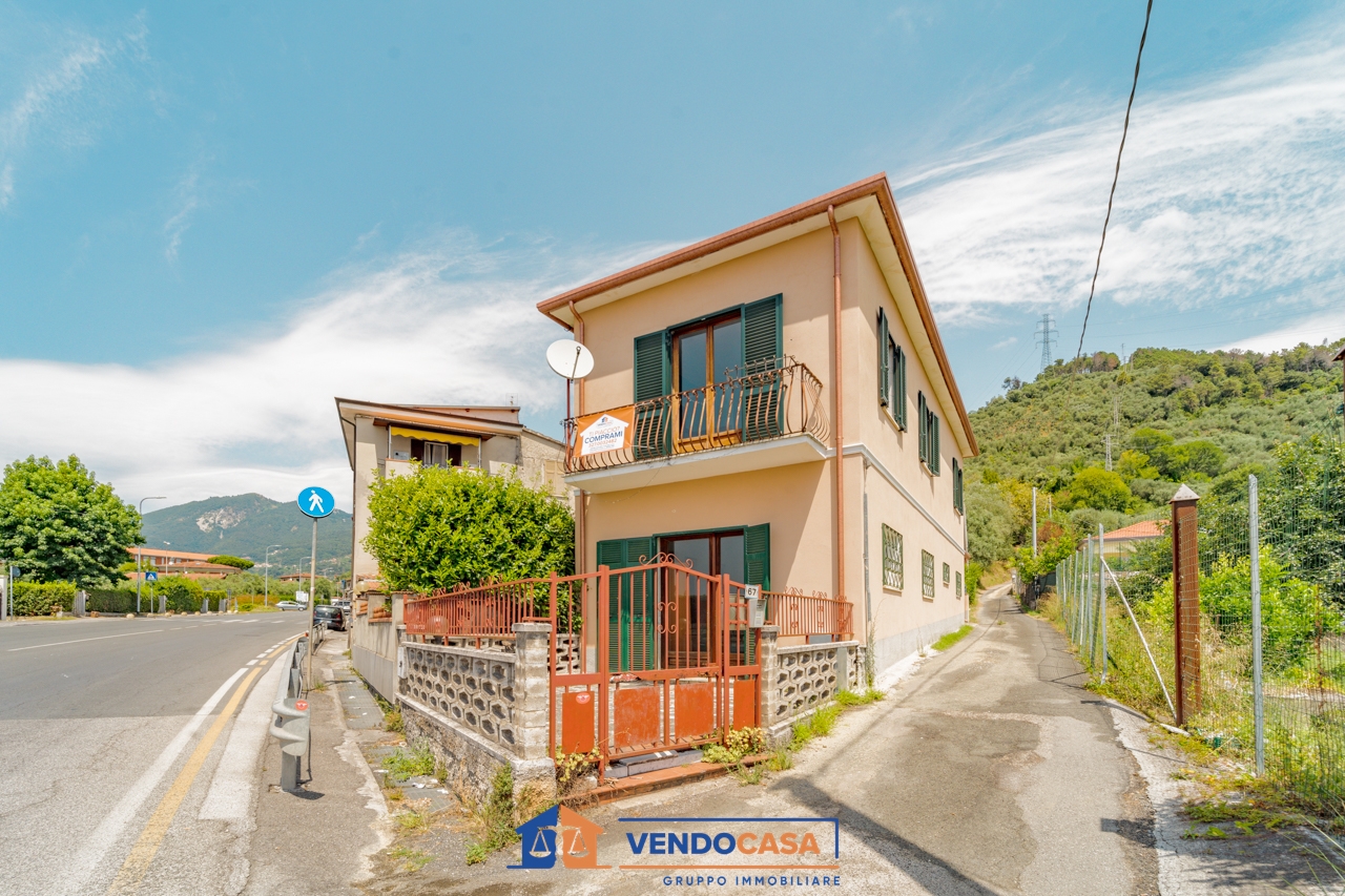 Casa indipendente in vendita a Massa