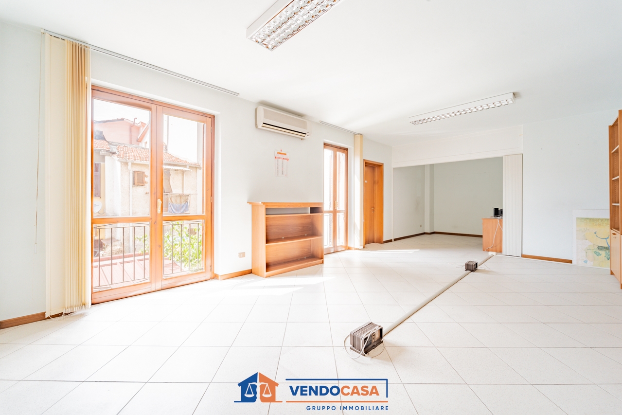 Ufficio in vendita a Montignoso