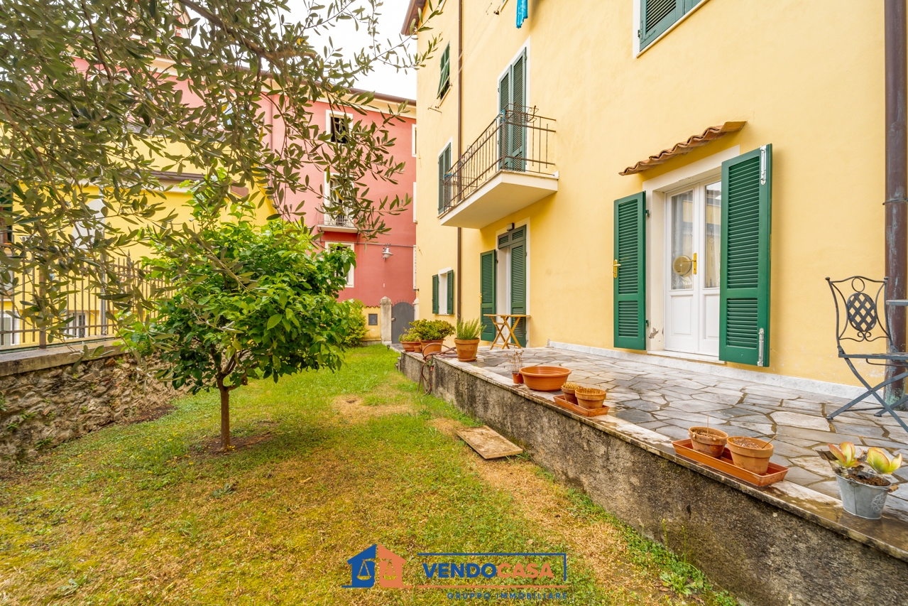 Casa indipendente in vendita a Massa