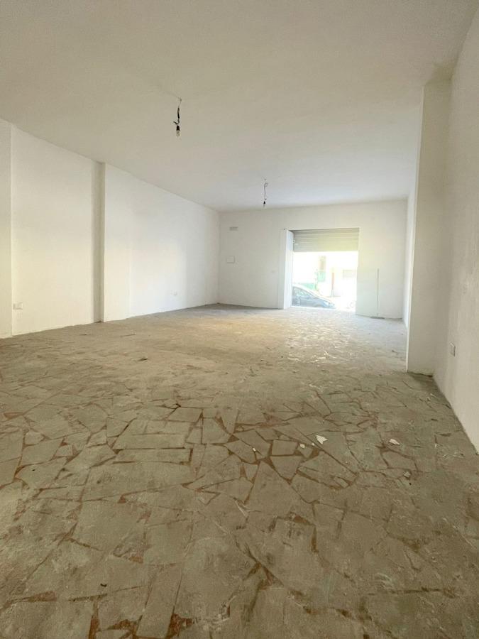 Negozio in affitto a Calvizzano