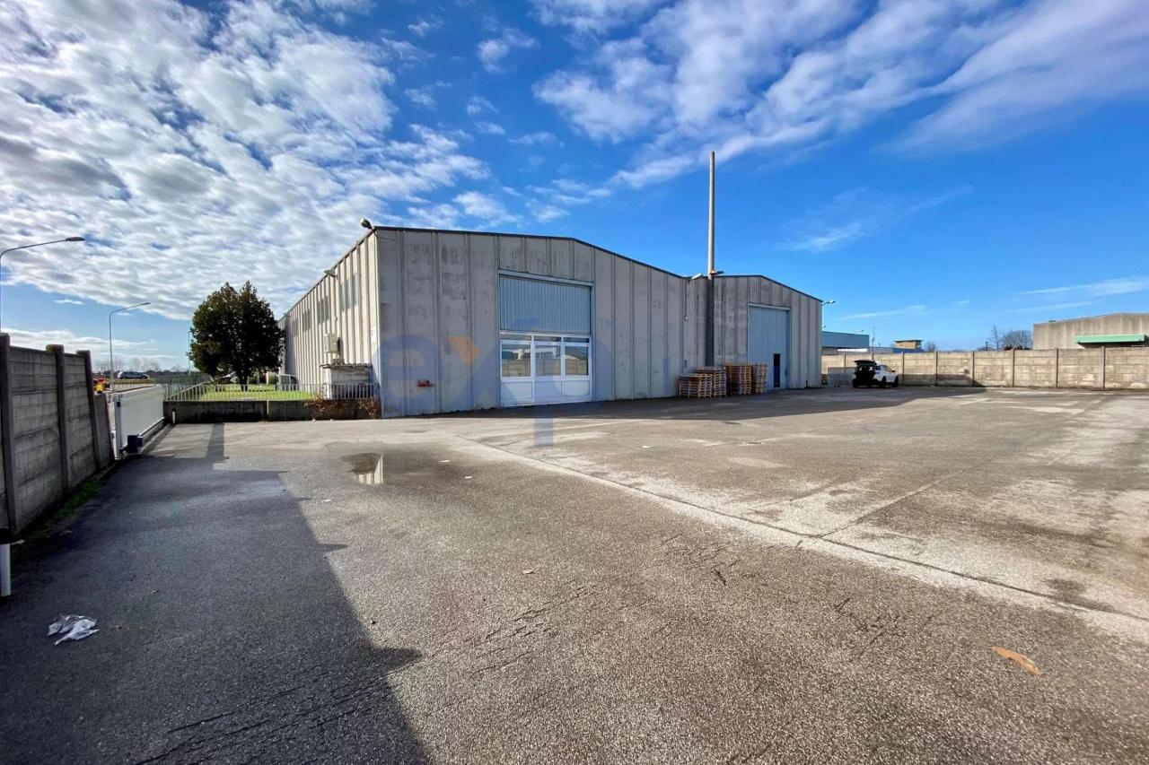 Magazzino in affitto a Fiumicello Villa Vicentina