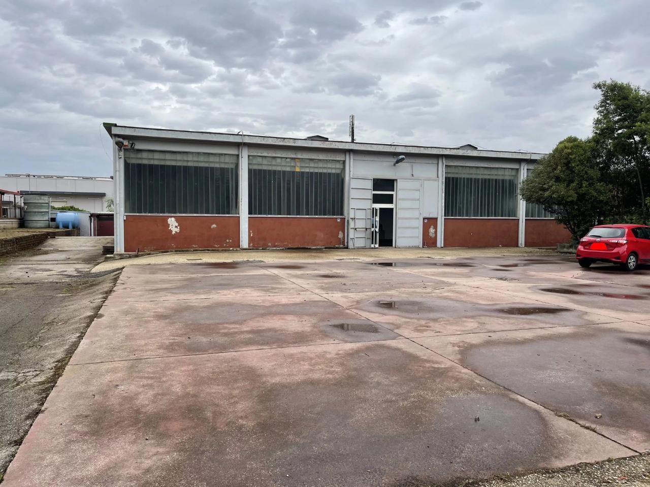 Capannone in vendita a Roma