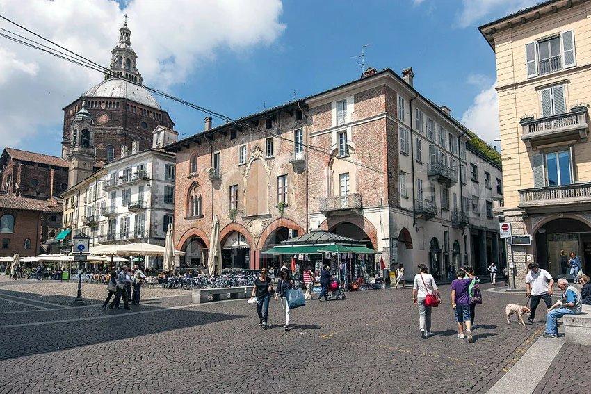 Negozio in vendita a Pavia