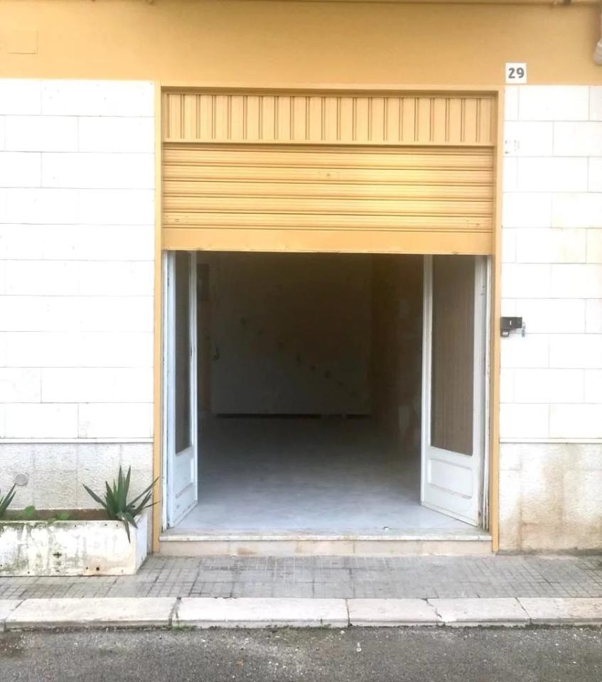 Locale commerciale in affitto a Ruvo Di Puglia