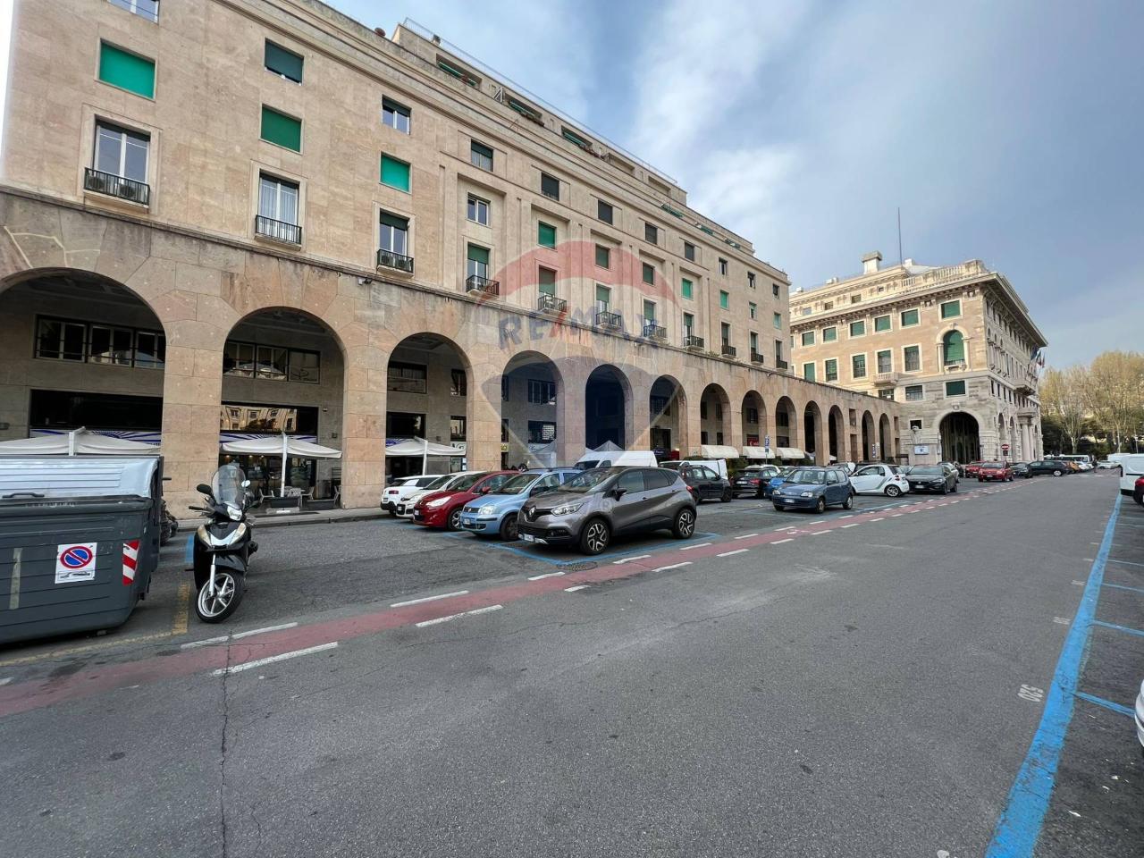 Esercizio commerciale in vendita a Genova