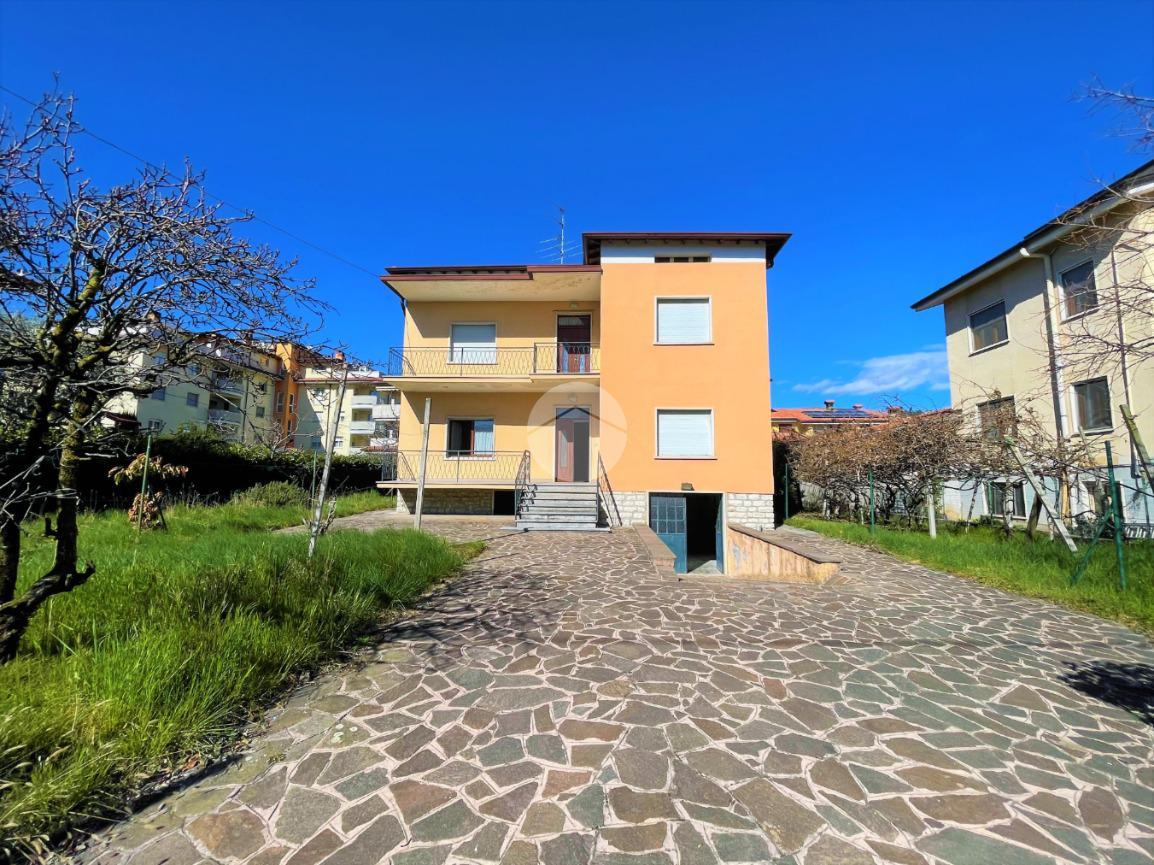 Villa in vendita a Trescore Balneario