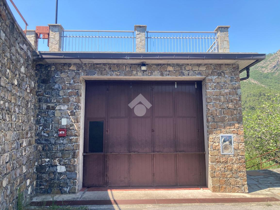 Capannone in affitto a Casarza Ligure