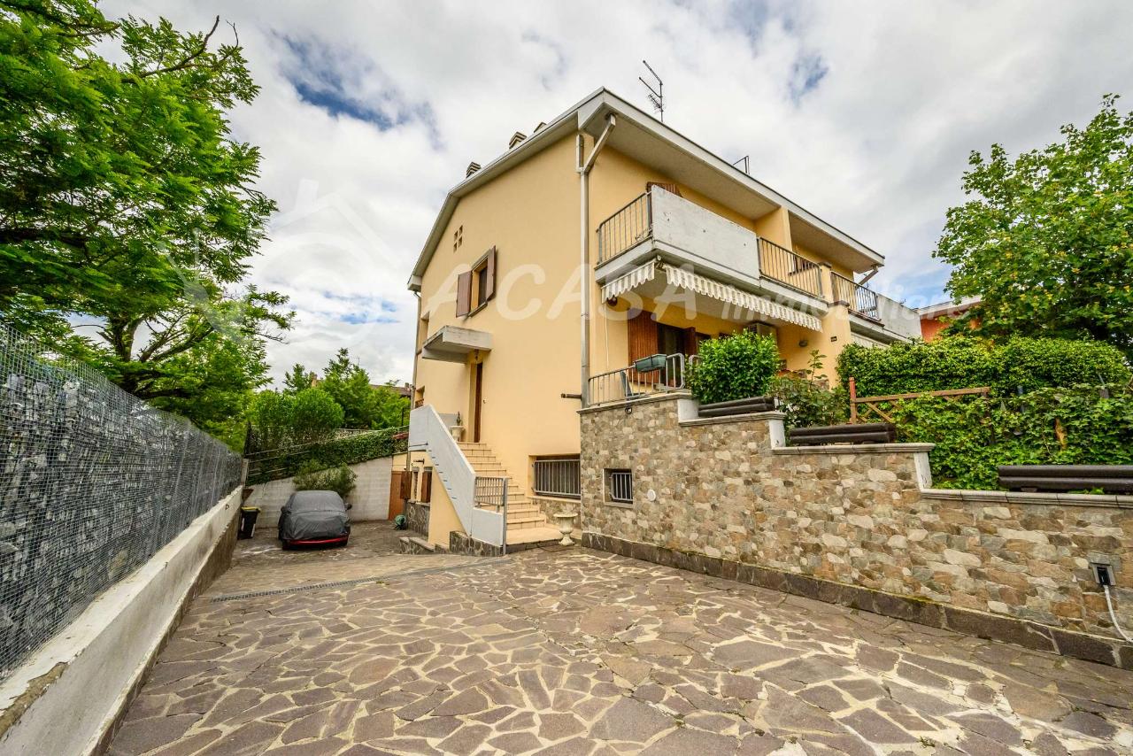 Villa bifamiliare in vendita a Parma