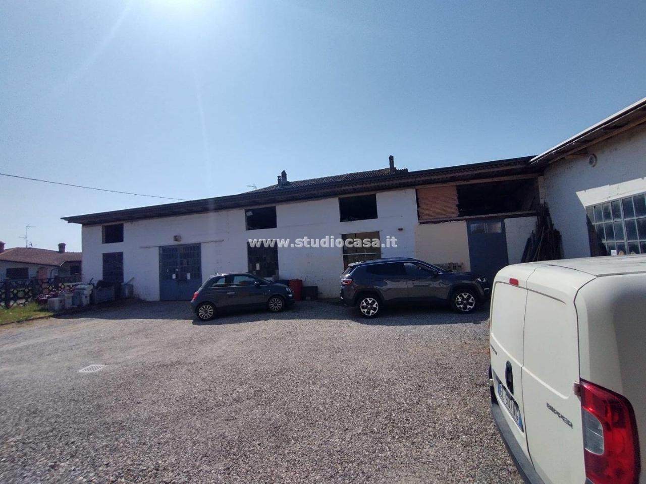 Villa quadrifamiliare in vendita a Badia Pavese