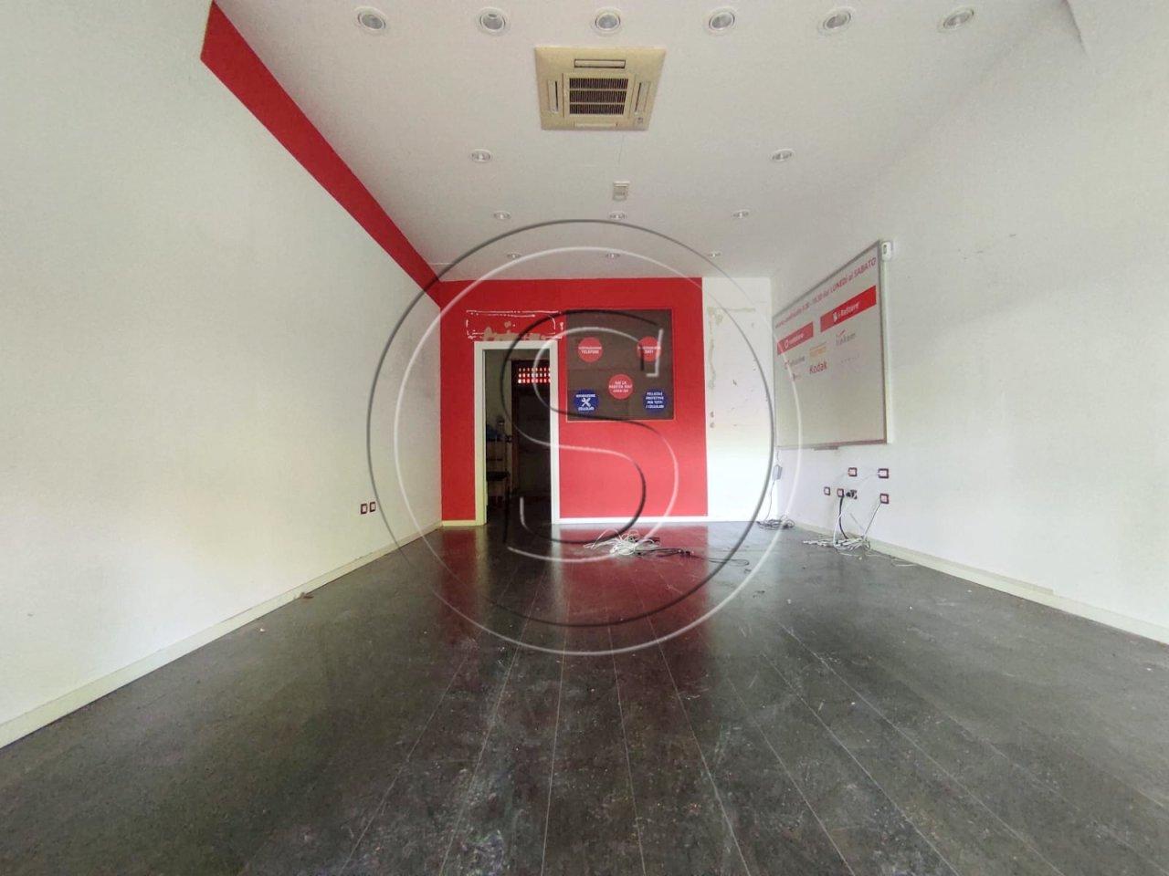 Palazzina commerciale in affitto a Casalecchio Di Reno