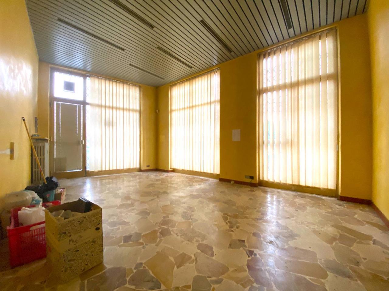 Negozio in vendita/affitto a Dogliani