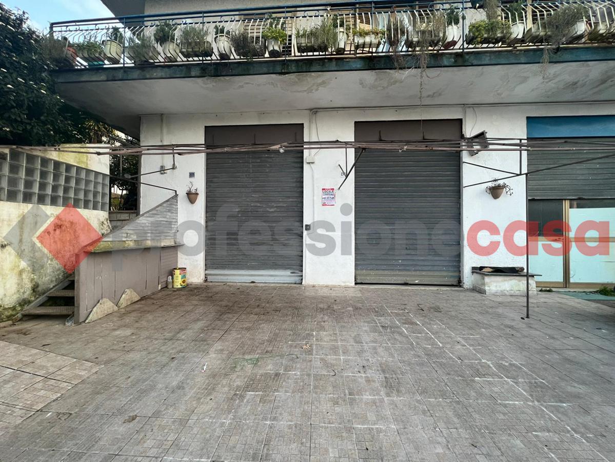 Negozio in affitto a Napoli