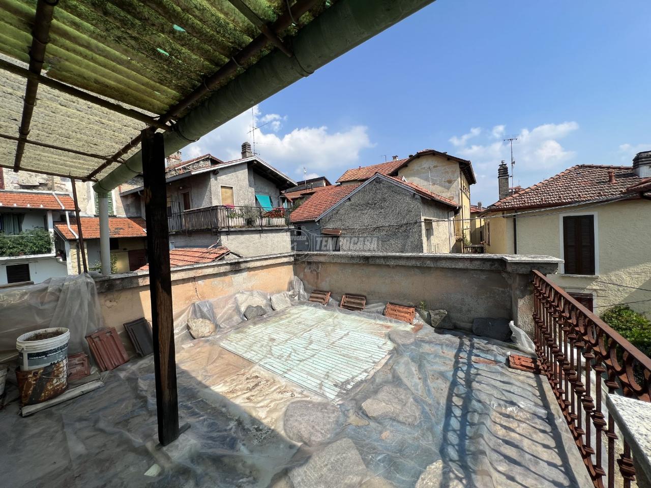 Casa indipendente in vendita a Agra