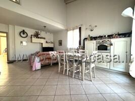 Appartamento in vendita a Montecchia Di Crosara