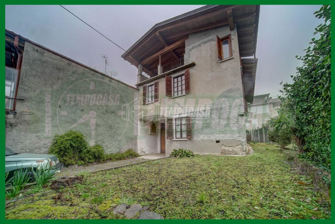 Casa indipendente in vendita a Porto Valtravaglia