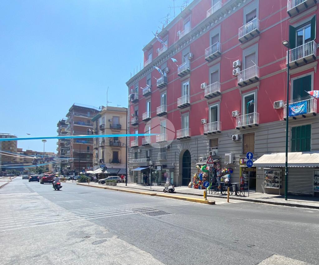 Negozio in affitto a Napoli