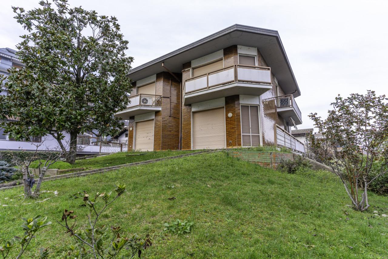 Villa in vendita a Trezzano Sul Naviglio