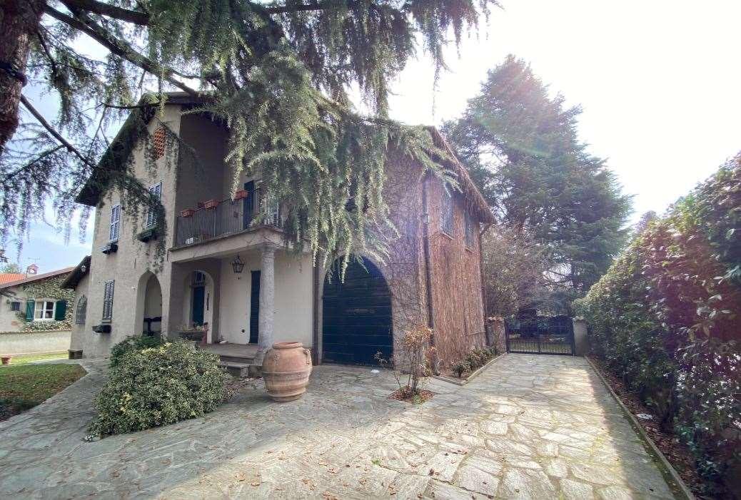 Villa unifamiliare in vendita a Carate Brianza