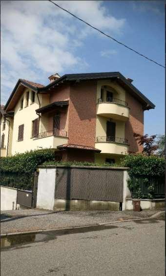 Appartamento in vendita a Locate Varesino