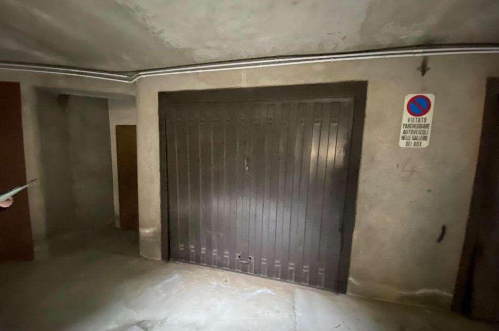 Garage - Posto auto in vendita a Biassono