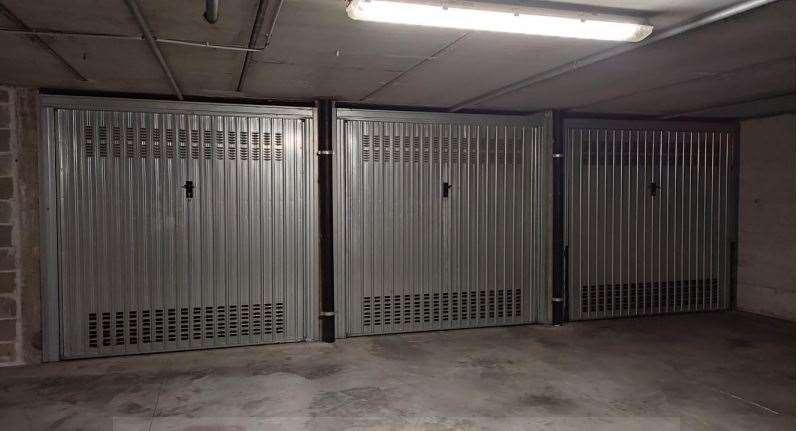 Garage - Posto auto in vendita a Burago Di Molgora