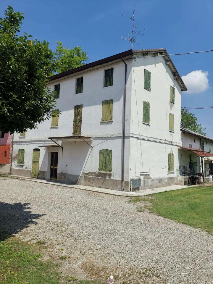 Casa indipendente in vendita a Reggio Emilia