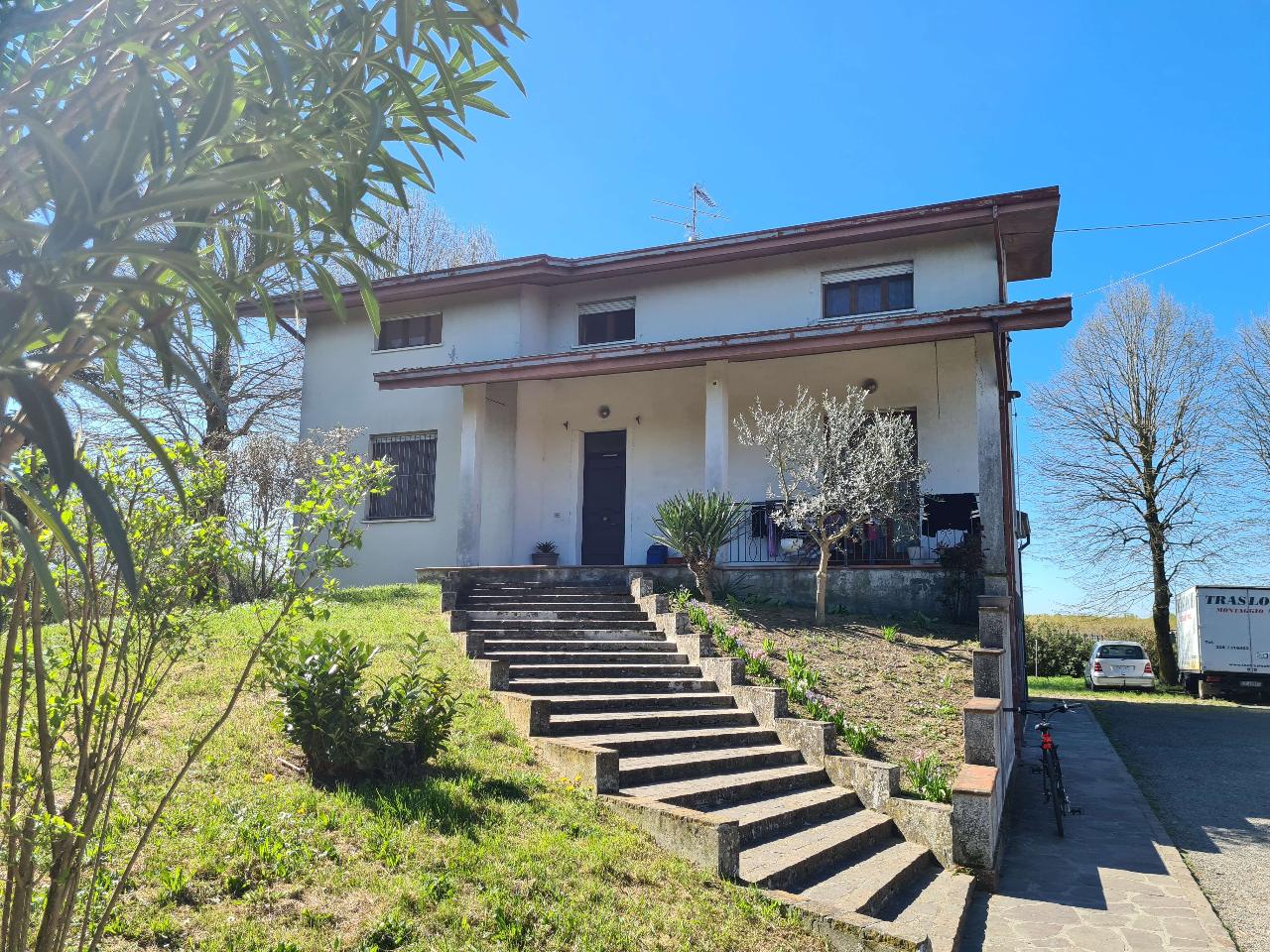Villa bifamiliare in vendita a Cavezzo